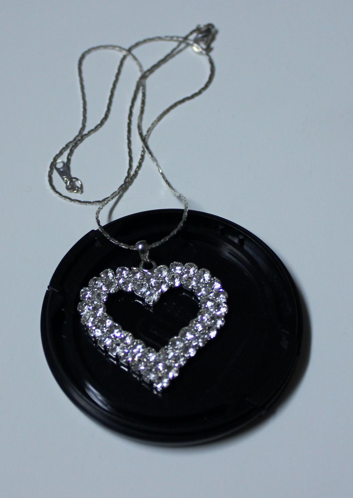 Heart Necklace - Rhinestone - Bright - White Vith Chain on Luulla